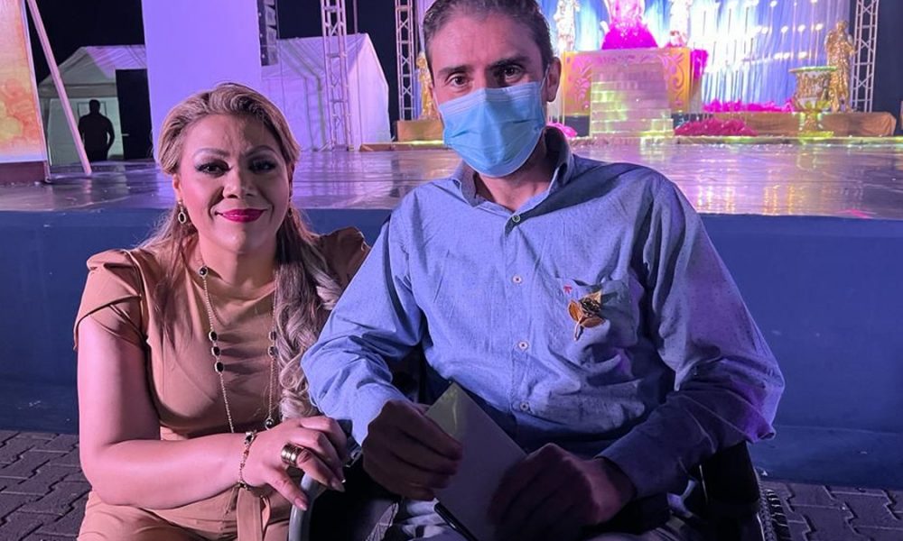 Hugo Gómez, el periodista y poeta que le escribe a El Rosario - Punto MX