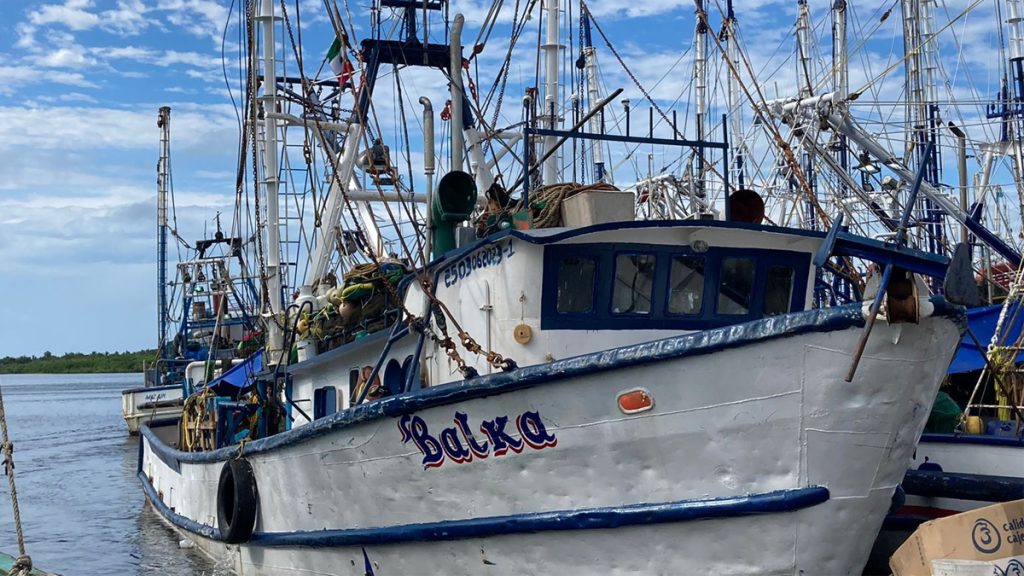 Hora de zarpar. Pescadores 'empacan' sus ilusiones para llevarlas a ...