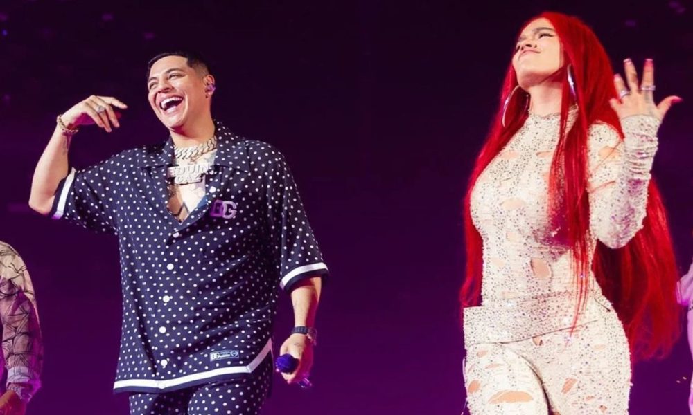 Karol G sorprende al unirse a Grupo Firme y cantar uno de sus éxitos ...