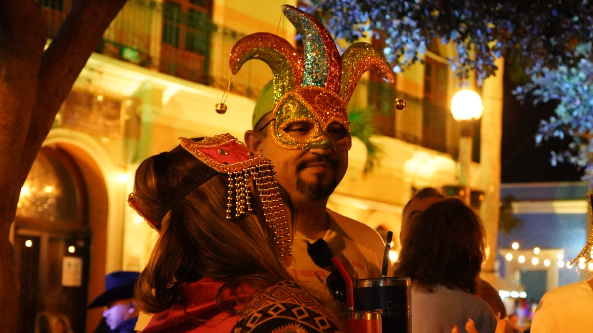 Pelucas, lentes y mucho brillo: lo que podemos encontrar en Carnaval ...