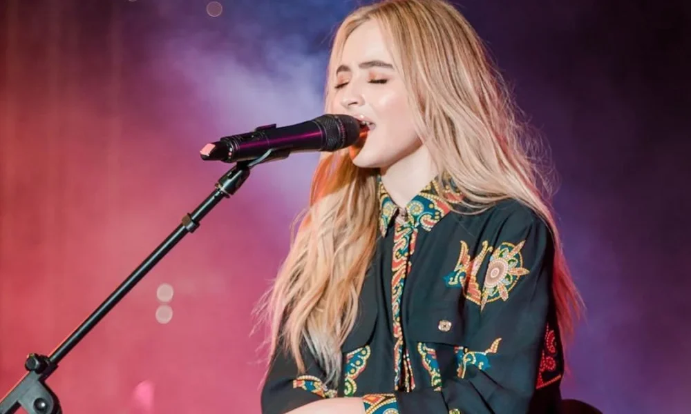 Sabrina Carpenter, la cantante que abrirá los conciertos de Taylor ...
