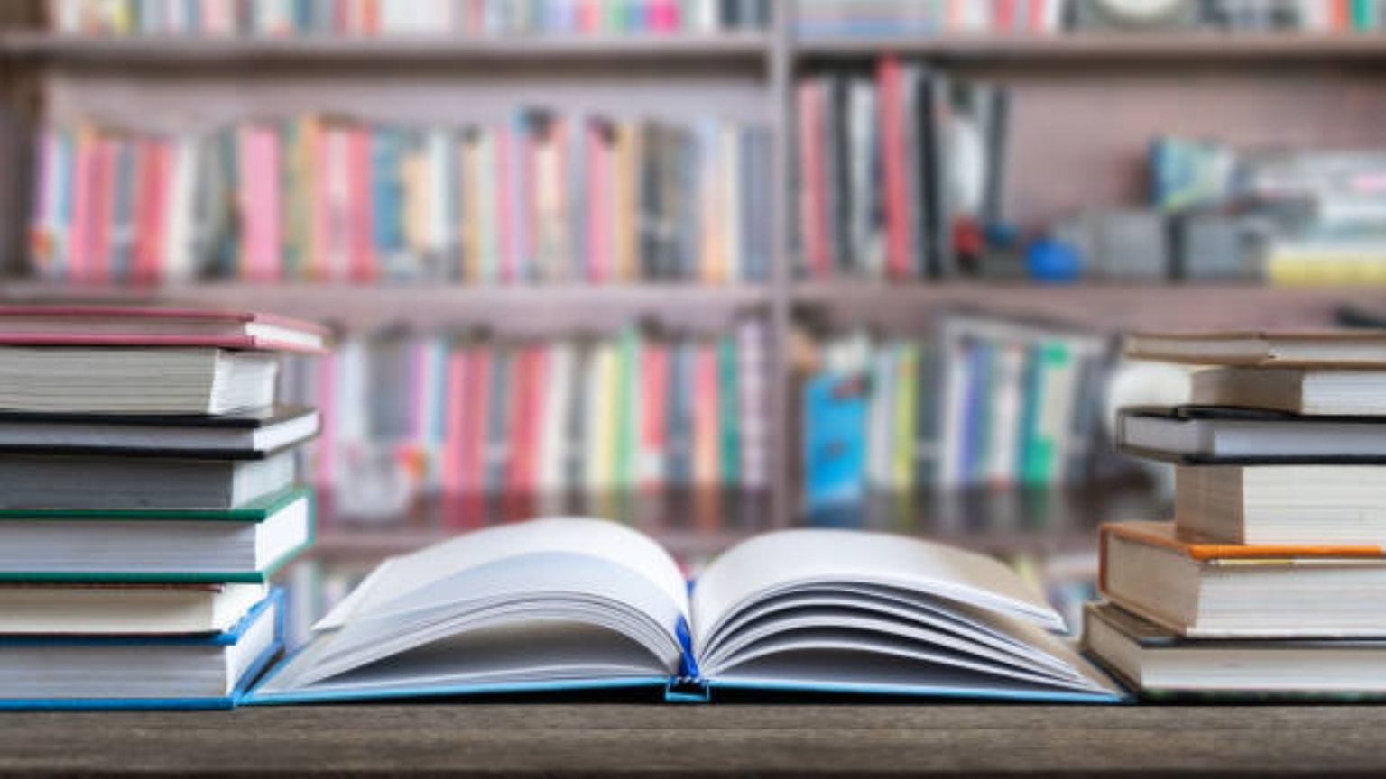 Día del beso, arcoíris y del libro... Aquí las celebraciones del mes de ...