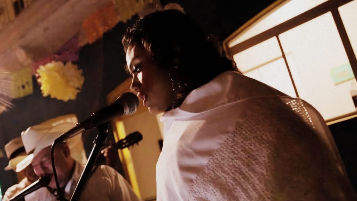 Conoce a Tlali Maribel, mazatleca que cantó con Natalia Lafourcade en ...