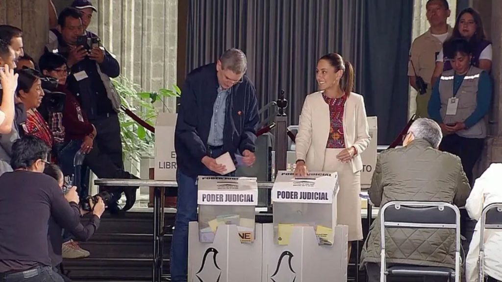 Sheinbaum vota en histórica elección judicial: '¡Viva la democracia ...