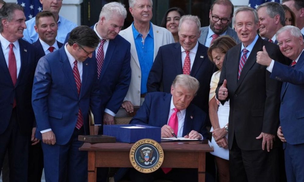 Firma Donald Trump la Ley de Presupuesto - Punto MX