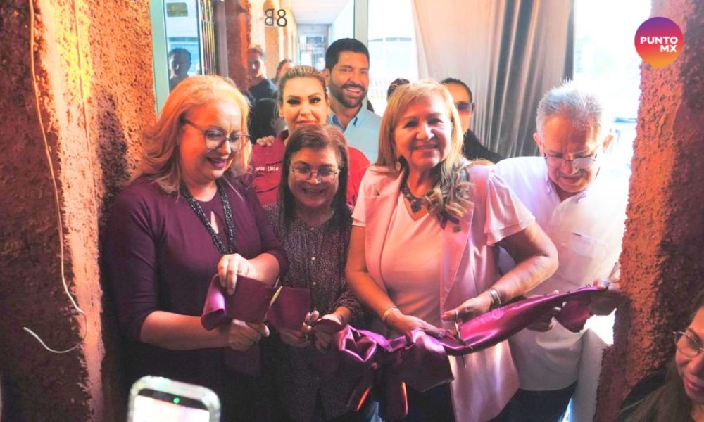 En esta oficina de gestión puedes pedirle algo a Tere Guerra, Karla ...